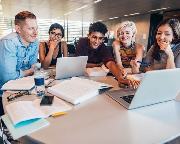 Com quais faculdades o Insper tem parcerias internacionais?